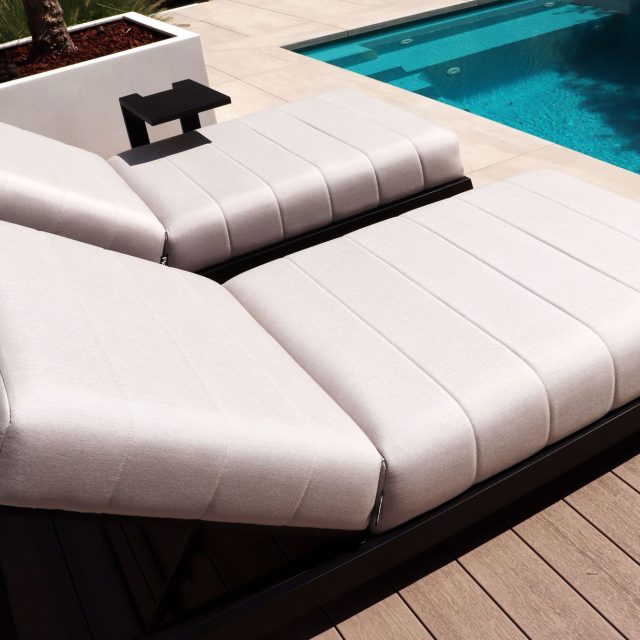 Flow. Daybed Grey Jewel Graumel chalk kopen? | Latour Tuinmeubelen